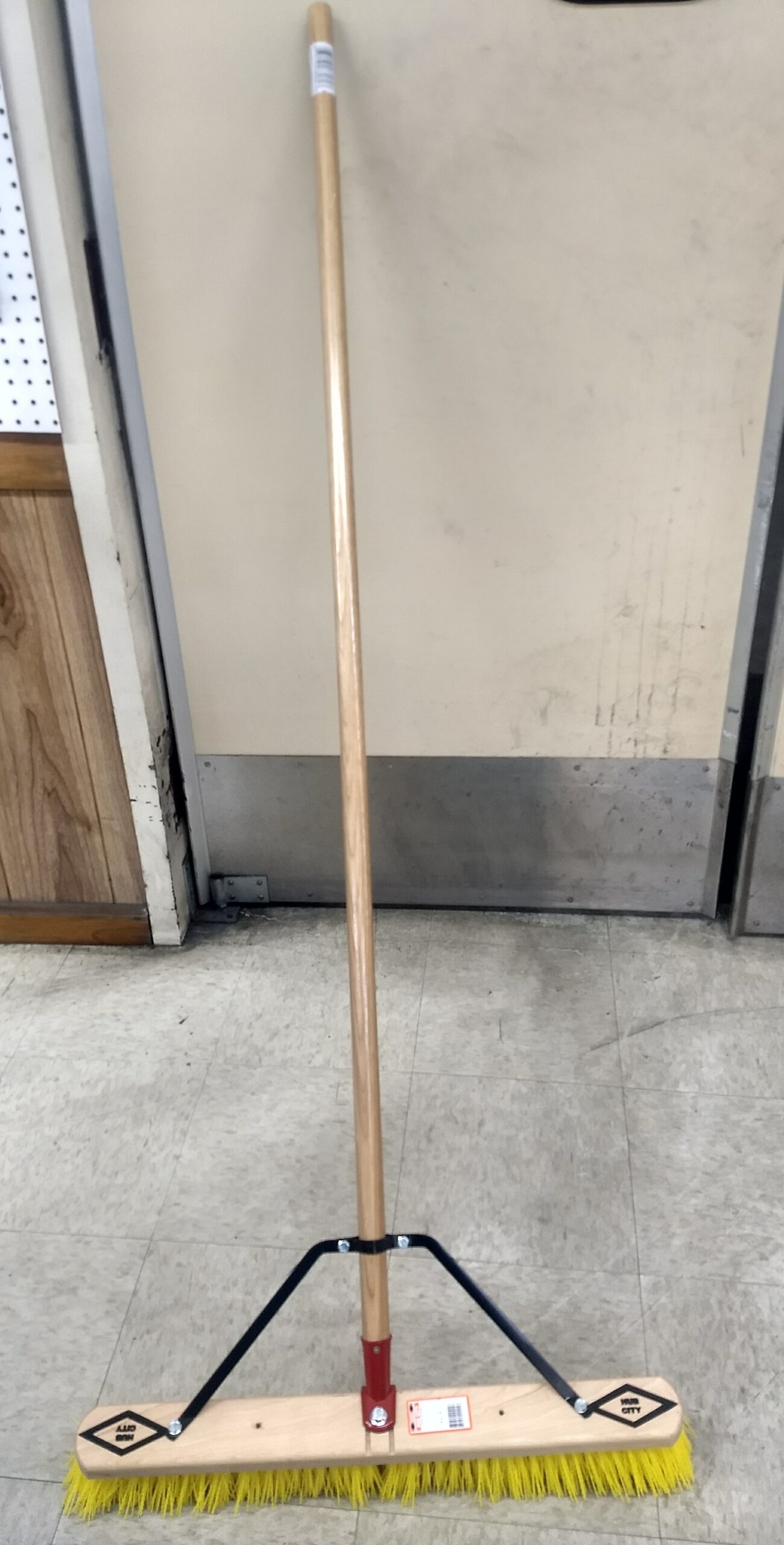 Broom 2424 Complete Yellow Stiff - Huber's Animal Health