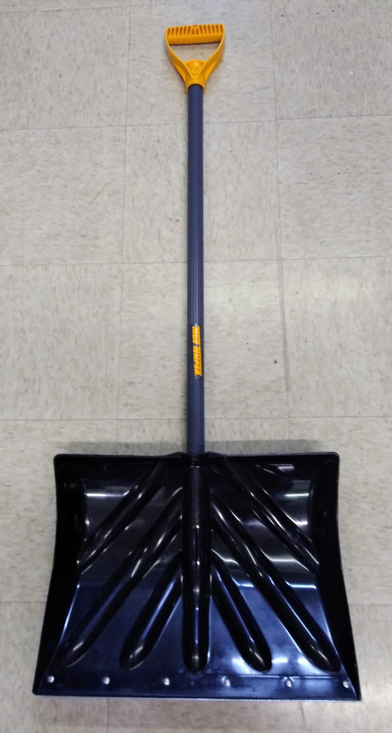 Poly Snow Shovel 18" Head Straight Handle